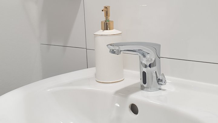 Working hard for hygiene: SCHELL wash basin taps in doctor’s practices ...